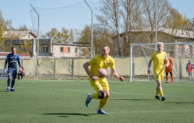 Kuressaare peatreener leidis keskkaitsjaks toodud mängijale uue ...